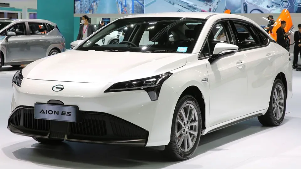 GAC AION ES: Thông Số, Hình Ảnh, Bảng Giá & Ưu Đãi 10/2024